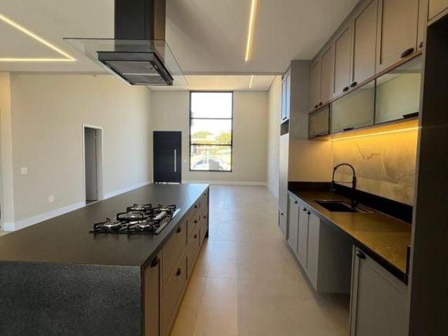 Casa no condomínio Villa Sapezal para venda com 3 quartos, sendo 3 suítes, 225m²