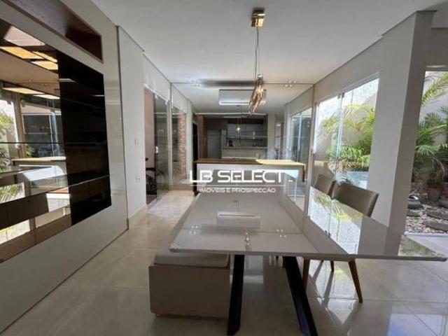 Casa no Condomínio Village paradiso com três suítes e varanda gourmet