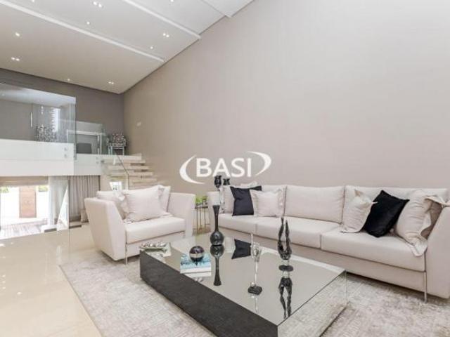 Casa no condominio Villagio Del Sole com piscina