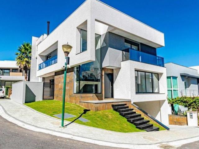 Casa no condominio Villagio Del Sole com 4 suites, 6 vagas