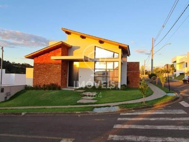 Casa no Condomínio Villagio I em Araxá MG