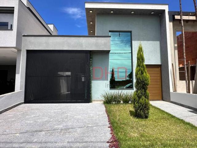 Casa no Condomínio Villagio Wanel com piscina