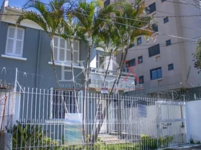 Casa no coração de Porto Alegre no bairro Rio Branco com 7 quartos, 2 suítes e 482m²