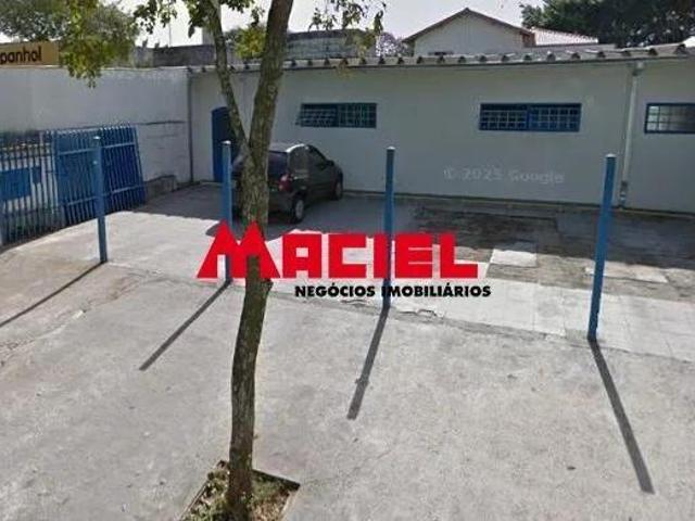 CASA NO CORAÇÃO DO JARDIM SATÉLITE, PRÓXIMO A AVENIDA ANDRÔMEDA, IGREJA CATÓLICA ESPÍRITO SANTO