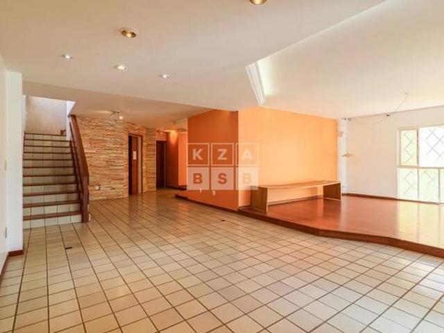 Casa no Cruzeiro Velho! 4 quartos sendo 3 suítes na Quadra 12