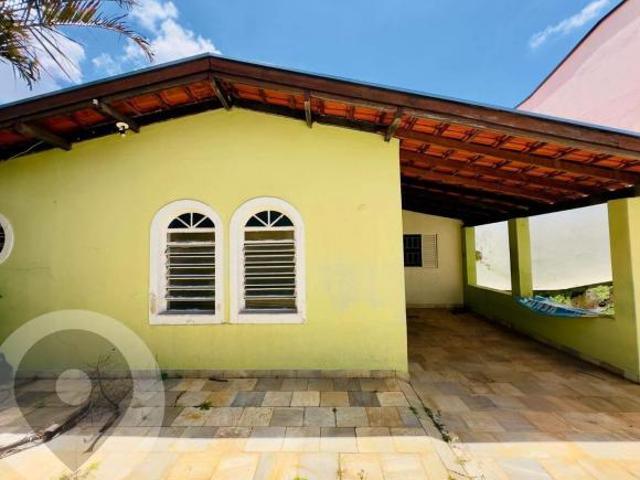 Casa no Flamboyant ao lado da Abelha gulosa por 540 mil