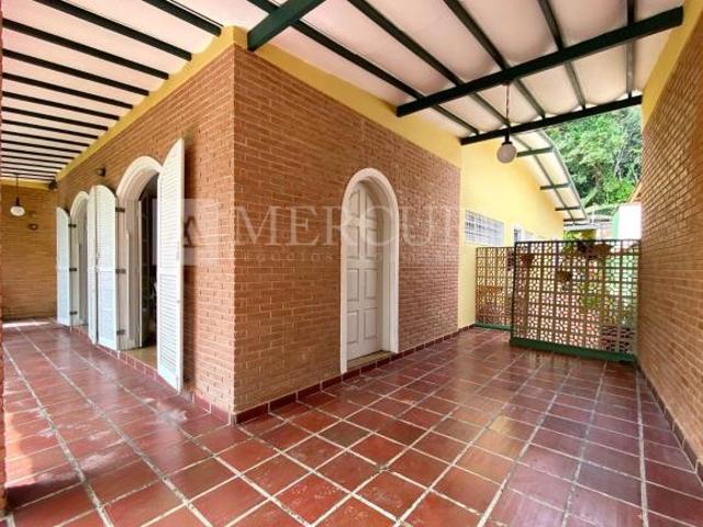Casa no Guarujá, Condomínio Fechado, 3 Quartos, Sala com 2 Ambientes e Churrasqueira Mercuri Imó