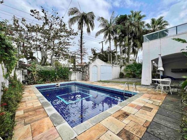 Casa no Guarujá, Balneário Praia do Pernambuco, 3 Suítes Mercuri Imóveis Imobiliária no Guarujá