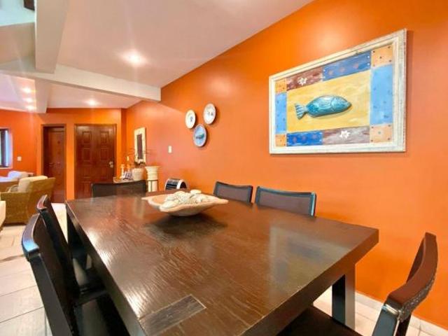 Casa no Guarujá, Balneário Praia do Pernambuco, 4 Quartos, Sendo Suítes, Espaço Gourmet e Piscina