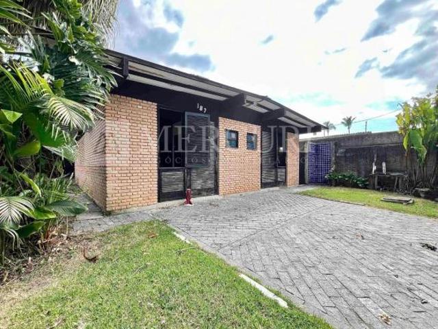 Casa no Guarujá, Balneário Praia do Pernambuco, 4 Quartos, Sendo 2 Suítes Mercuri Imóveis Imobil