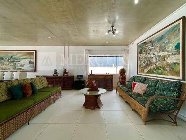 Casa no Guarujá, Enseada, 5 Quartos, Sendo 2 Suítes, Frente Mar e com Vista Mar Mercuri Imóveis