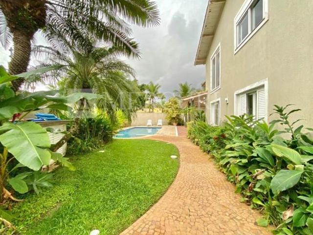 Casa no Guarujá, Enseada, 5 Quartos, Sendo Suítes com Espaço Gourmet e Churrasqueira Mercuri Imóve