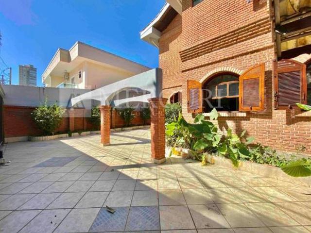 Casa no Guarujá, Enseada, 6 Quartos, Sendo 4 Suítes, Piscina e Churrasqueira Mercuri Imóveis Imo