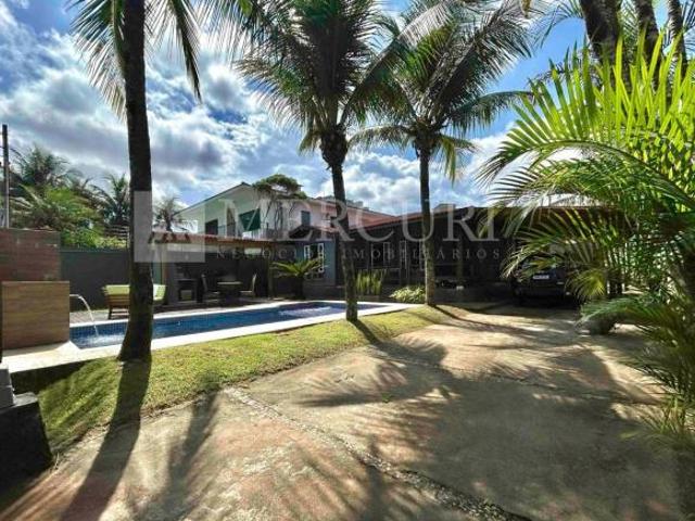 Casa no Guarujá, Enseada, 3 Quartos, Sendo 1 Suíte, Varanda com Vista Total para Área de Lazer Mer