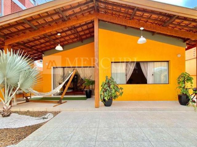 Casa no Guarujá, Enseada, 3 Quartos, Sendo 1 Suíte e Espaço Gourmet com Ofurô Mercuri Imóveis Im