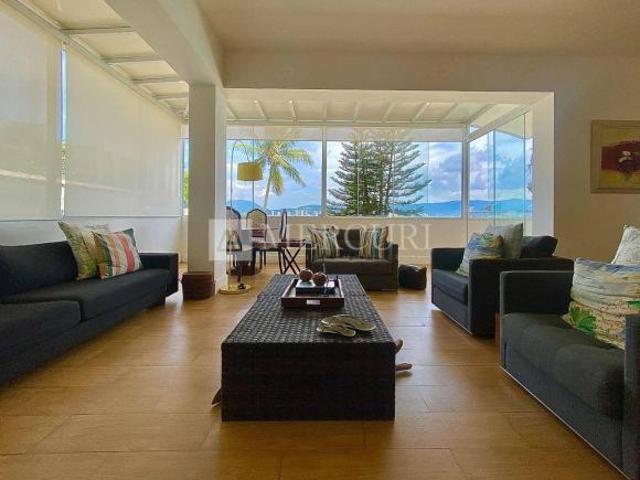 Casa no Guarujá, Enseada, 3 Quartos, Sendo 2 Suítes Sacada com Vista para o Mar Mercuri Imóveis