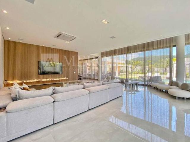 Casa no Guarujá, Jardim Acapulco, Mansão Luxuosa com Piscina e Quadra de Beach Tênis Mercuri Imóve