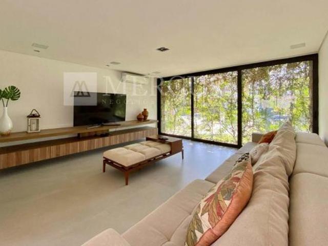 Casa no Guarujá, Jardim Acapulco, Condomínio Fechado e Luxuosa Residência com 5 Suítes e Jacuzzi M