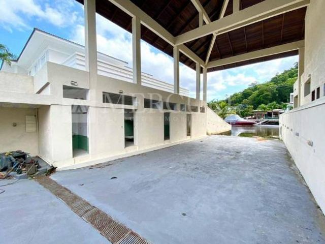 Casa no Guarujá, Marina, Condomínio Fechado, 4 Suítes e Varanda Mercuri Imóveis Imobiliária no G