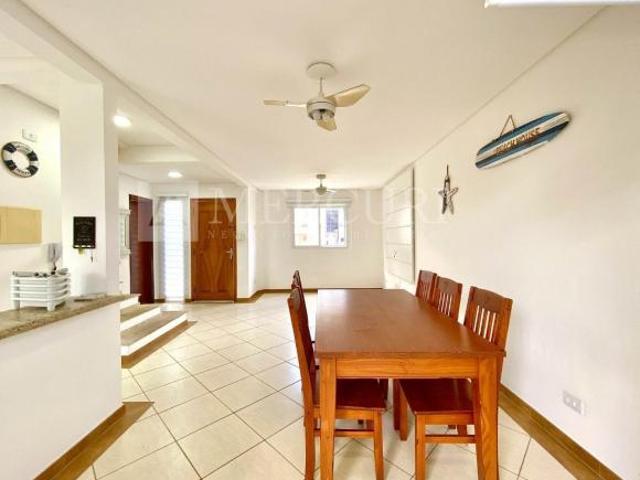 Casa no Guarujá, Praia da Enseada, 3 Quartos, Sendo 1 Suíte, Churrasqueira e Área Externa Mercuri