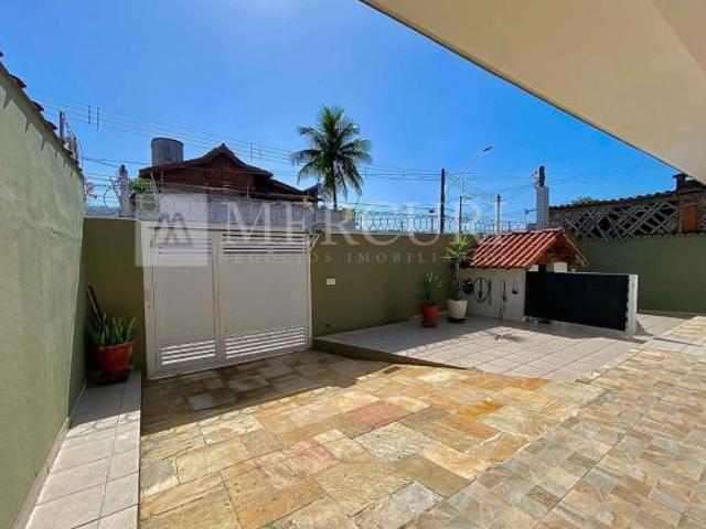 Casa no Guarujá, Praia da Enseada, 3 Suítes e Área Gourmet Mercuri Imóveis Imobiliária no Guaruj