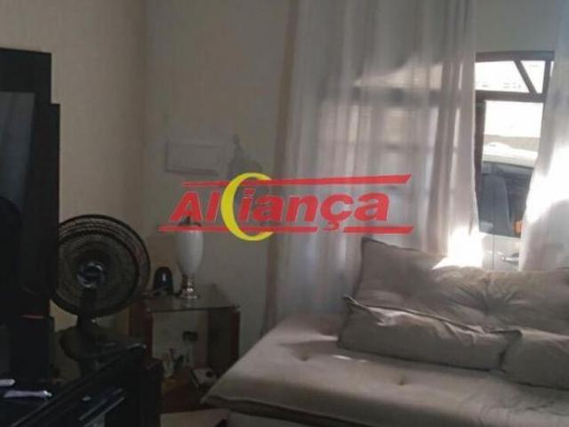 CASA NO GOPOÚVA EM RUA TRANQUILA 3 DORMITÓRIOS 700 MIL REAIS
