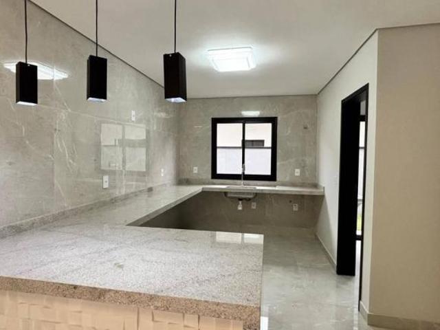 Casa no Gran Ville São Venâncio – 3 suítes e piscina – R$ 1.595.000