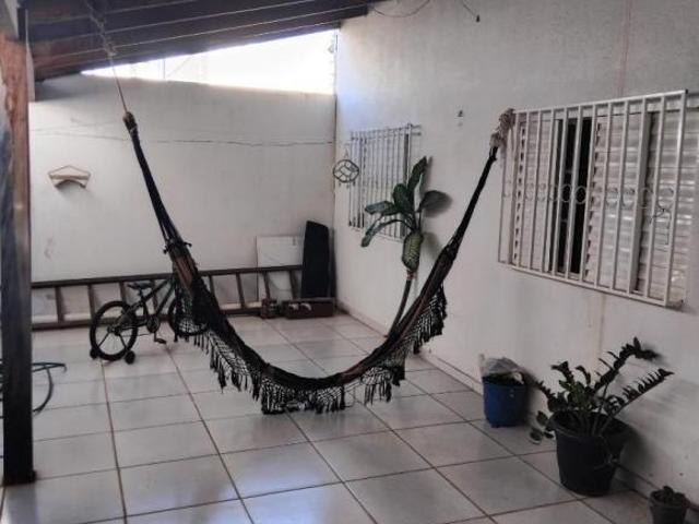 Casa no Granada com 2 quartos, amplo quintal e 3 vagas