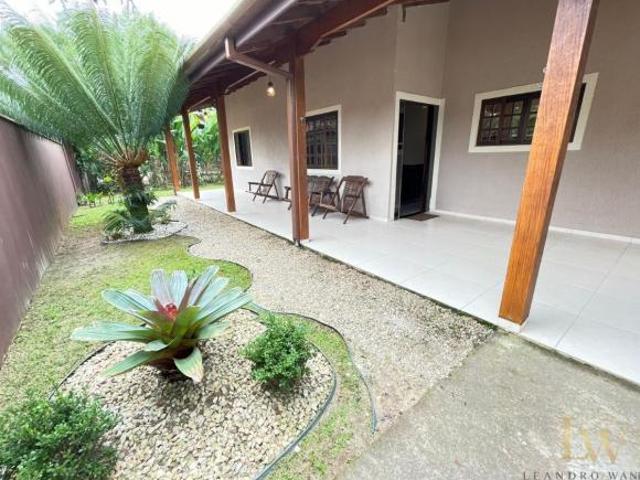Casa no Itamambuca com 03 dormitórios e piscina