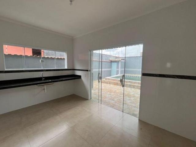 Casa no Jamaica com Piscina e Suíte – 500 Metros da Praia, 3 Dormitórios e Excelente Área de Lazer!