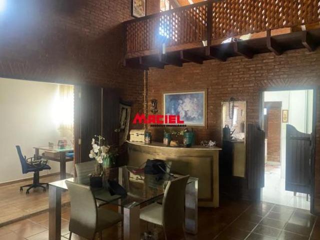Casa no Jardim Alvorada com 320m² de Terreno!
