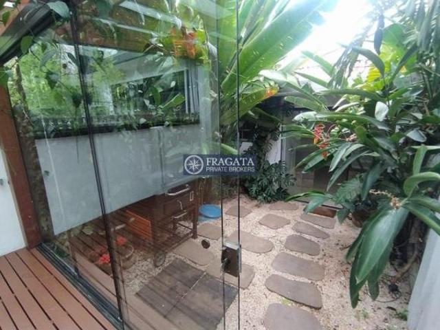 Casa no Jardim América 2 dorms | quintal | vaga de garagem