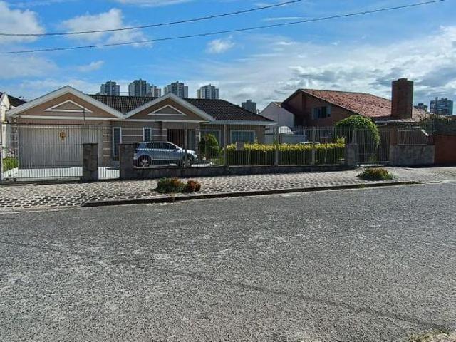 Casa no Jardim Botânico, 350 m², em terreno com 828 m² 24 x 34,5, 140 m do JBotãnico