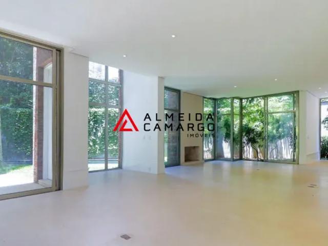 Casa no Jardim Europa 686m² 4 Suítes, 6 Banheiros, Piscina, Espaço Gourmet e 3 vagas