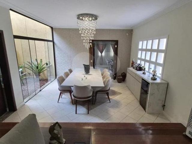 Casa no jardim frança Excelente com 3 suítes, sala ampla, piscina, churrasqueira,5 vagas de garagem