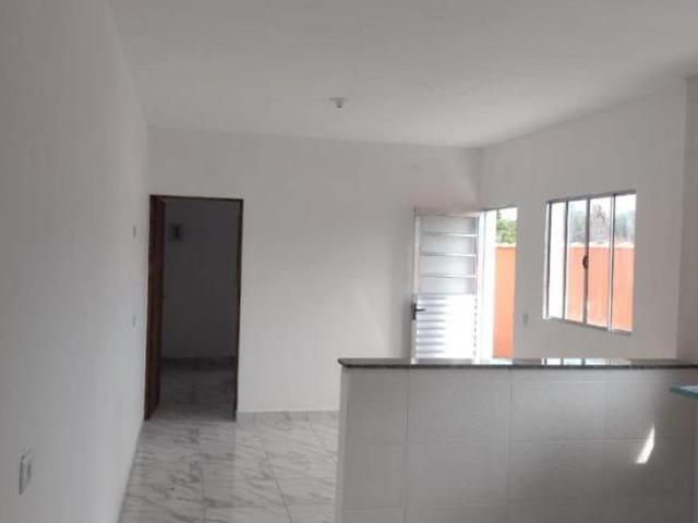 Casa no Jardim Grandesp em Itanhaém – 2 Dormitórios, Quintal e Aceita Financiamento Bancário
