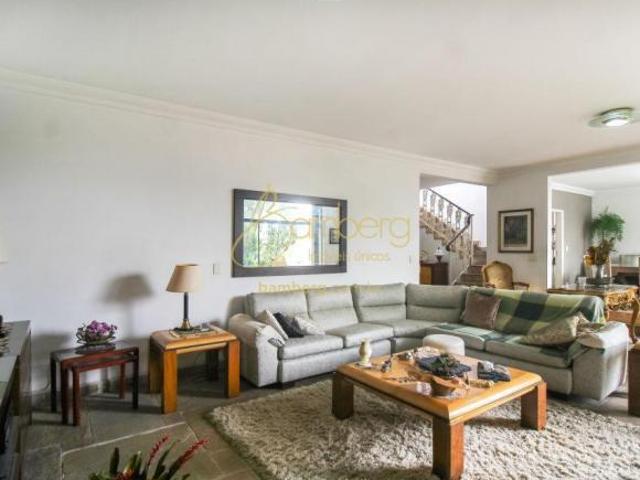Casa no Jardim Guedala com 4 Quartos / Suítes !