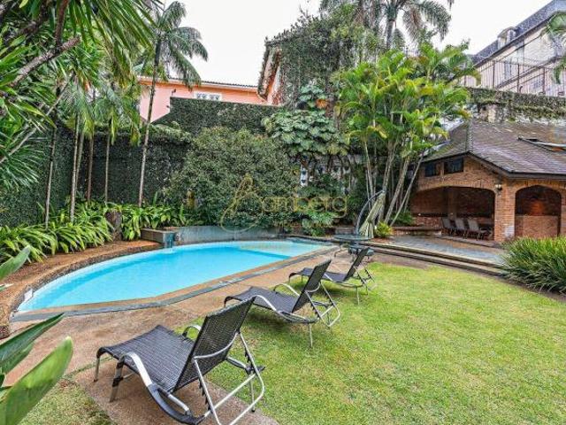 CASA NO JARDIM GUEDALA, COM 4 SUÍTES, EM RUA FECHADA