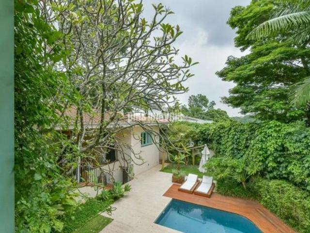 CASA NO JARDIM GUEDALA, ESPAÇOSA E REFORMADA, RUA TRANQUILA COM SEGURANÇA ESCOLTADA