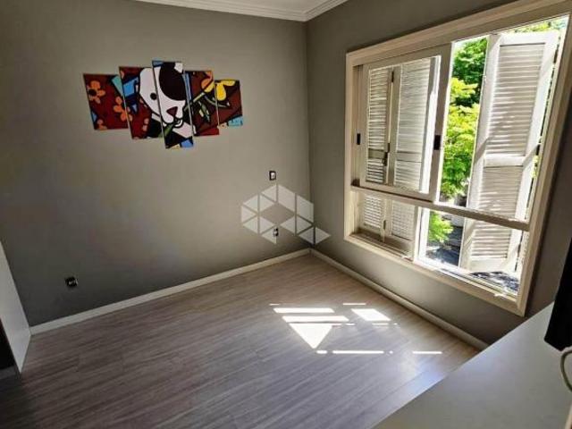 Casa no Jardim Itu, 03 dormitórios e reformada, 02 vagas