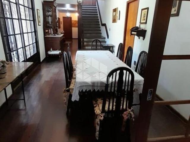 Casa no Jardim Itu com 4 Dormitórios, 3 Vagas de Garagem