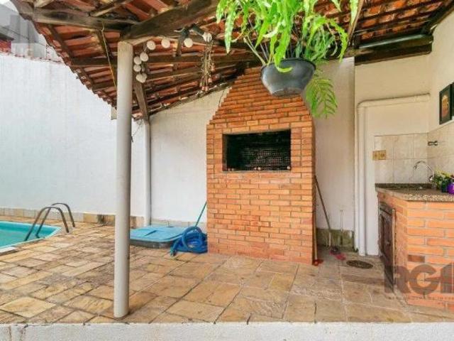 Casa no Jardim Itu com 6 dormitórios e 2 vagas e piscina