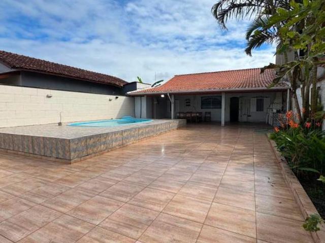 Casa no Jardim Jamaica em Itanhaém – Piscina, Churrasqueira e a Apenas 300 Metros da Praia!