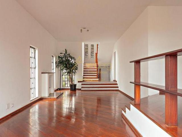 Casa no Jardim Leonor com 3 dormitórios 1 suíte e 3 vagas