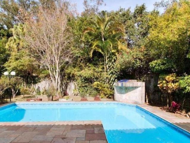 Casa no Jardim Leonor com 4 suítes e 4 vagas