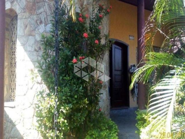 CASA NO JARDIM MARINGA COM 4 QUARTOS