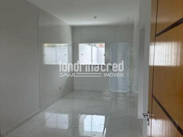 Casa no Jardim Moema, região norte de Londrina, com 2 quartos, 2 vagas de garagem e excelente custo