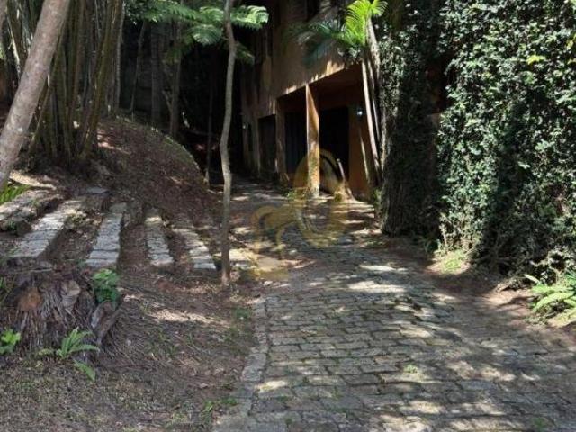CASA NO JARDIM MORUMBI COM QUASE 1000M² DE CONSTRUÇÃO SOLIDA