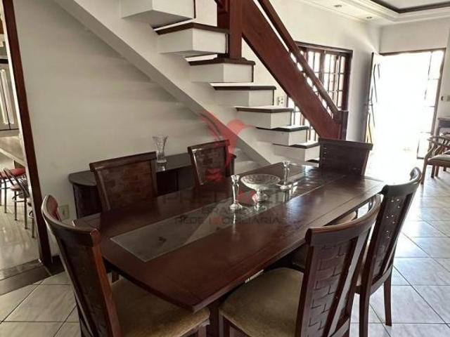 Casa no Jardim Paraíba, Aparecida.Com jardim de inverno e garagem para 4 carros