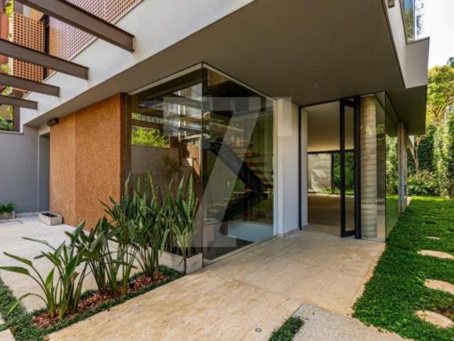 Casa no Jardim Paulistano com 4 quartos RUA FECHADA